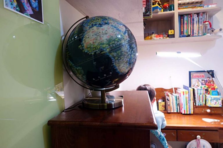 給孩子世界觀的必備教具｜台灣製造SkyGlobe 12吋 LED燈 觸控地球儀｜根本每家都要有 - 愛小宜的甜蜜小窩