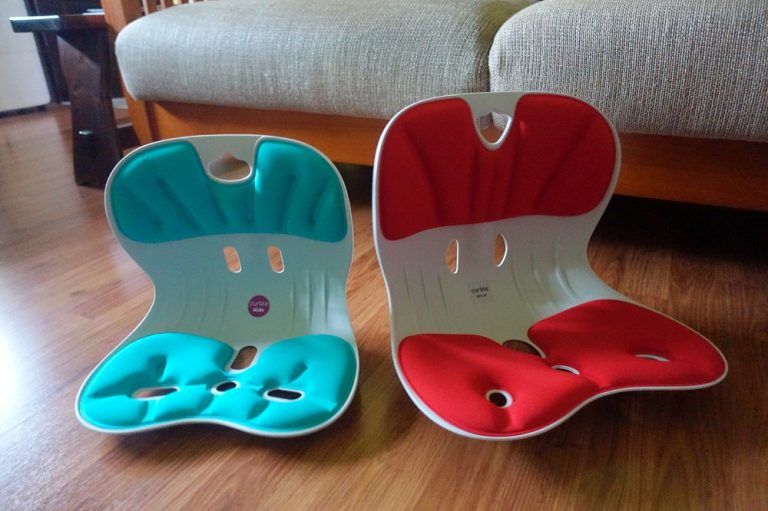 坐姿不良必備｜韓國-Curble kids 3D美學護脊椅｜矯正坐姿好好用 - 愛小宜的甜蜜小窩